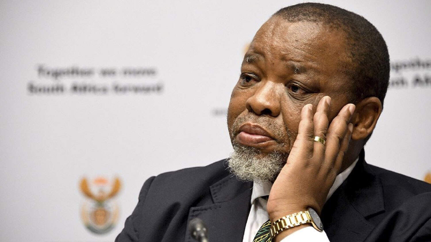 Ramaphosa appoints Mantashe as acting police minister amid inquiry ...