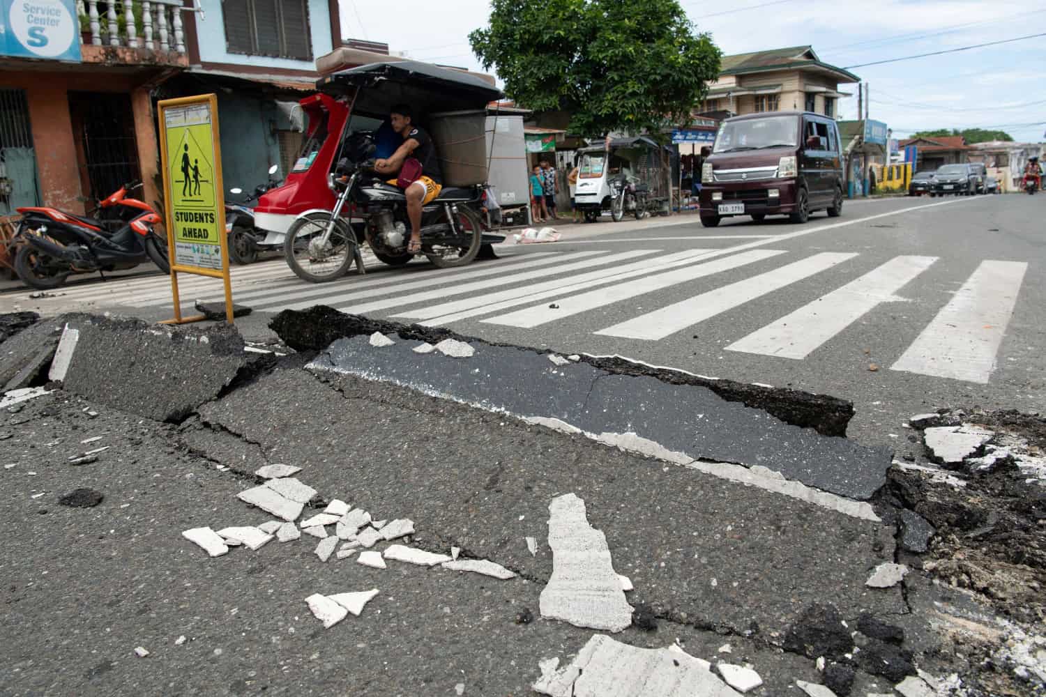 Philippines quake death toll nears 60 as injured overwhelm hospitals ...