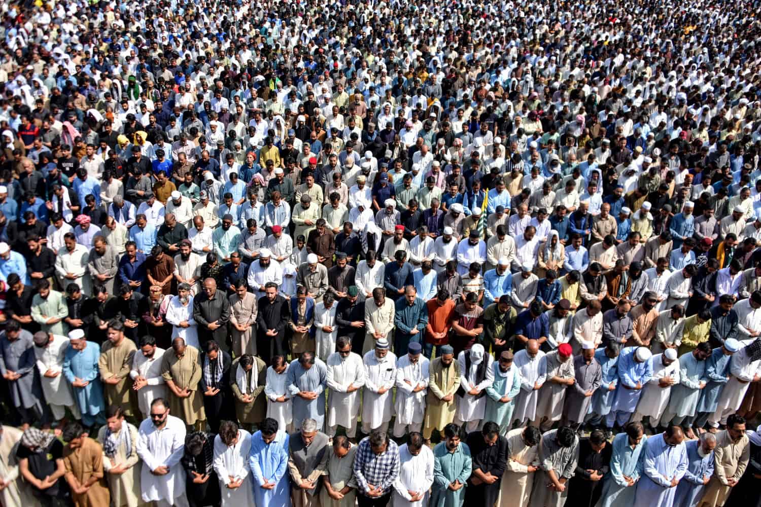 Government, protesters reach deal to end unrest in Pakistan's Kashmir ...