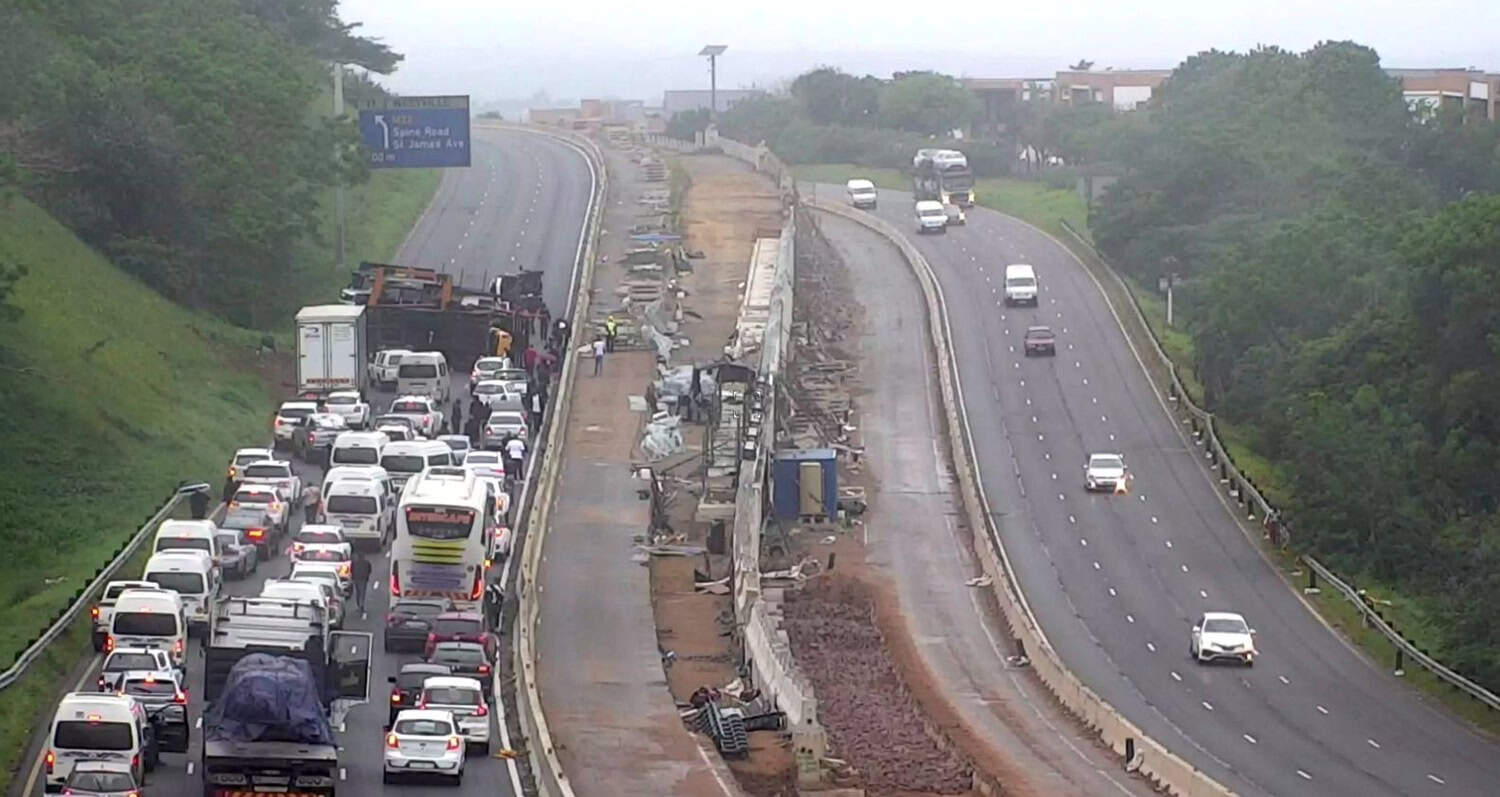 One lane reopened after truck overturns on N3 near Pavilion Mall | The ...