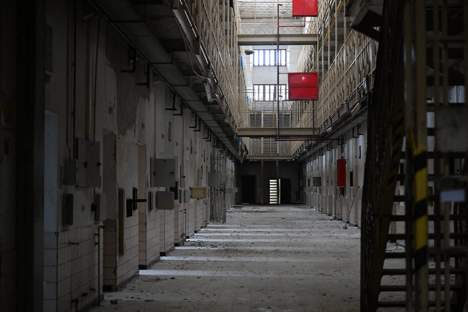 Belgian prison tour lays bare grim reality of life behind bars | The ...